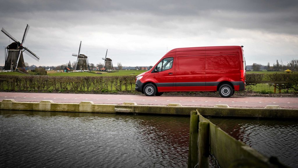 Optimally prepared – The new Sprinter for courier and delivery services ...