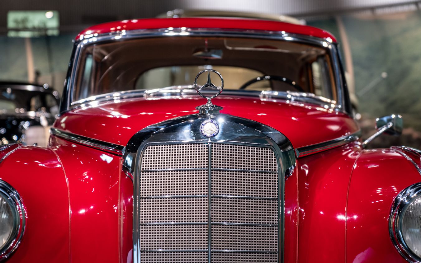 Legend 4: Mercedes-Benz 300. - Mercedes Lease Deals