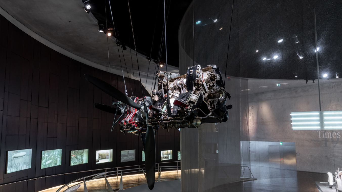 Legend 3: Mercedes-Benz DB 600 aircraft engine. - Mercedes Lease Deals