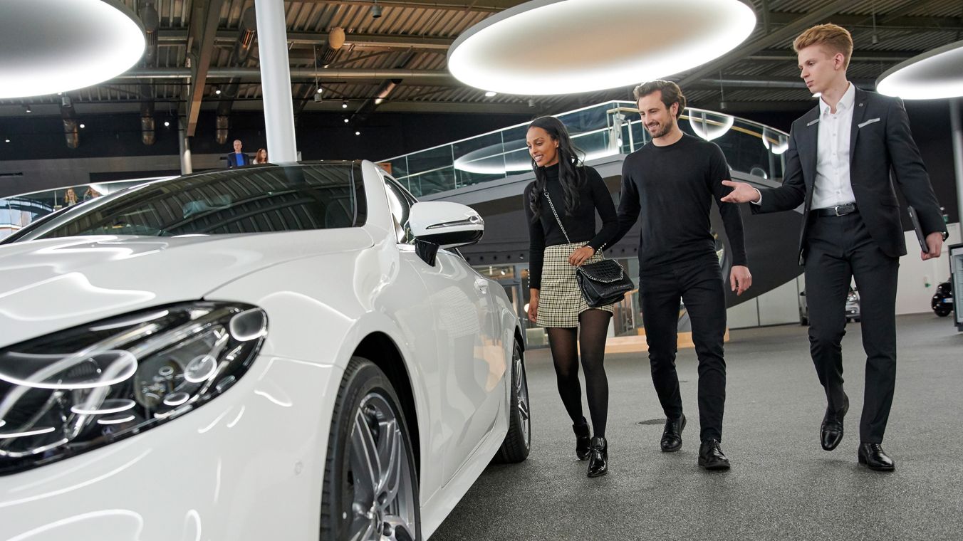 Mercedes-Benz Customer Centre Sindelfingen: Vehicle handover ...