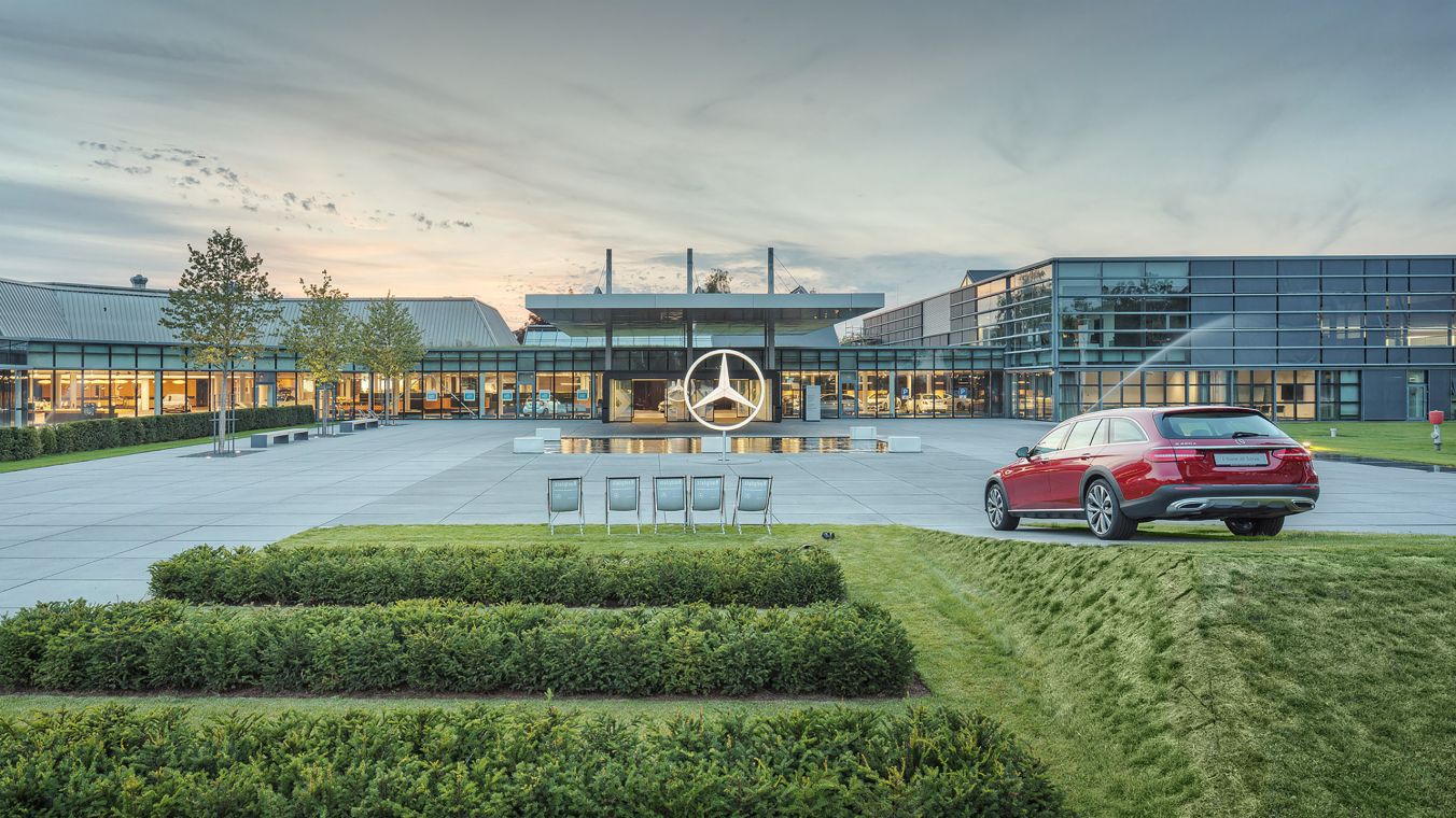 Mercedes-Benz Customer Centre Sindelfingen: Factory tour. - Mercedes ...